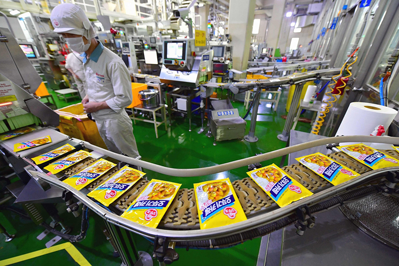 HMR 시조 '갓뚜기'…오뚜기 음성 대풍공장 생산라인 공개